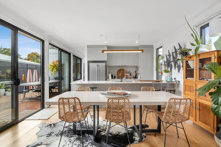 Wattlebird Hideaway: Pet Friendly, 250m To River - Ocean Grove