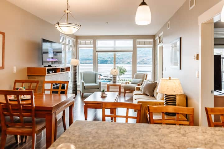 Sunny Skies & Lakeside Views At The Cove Resort - Peachland