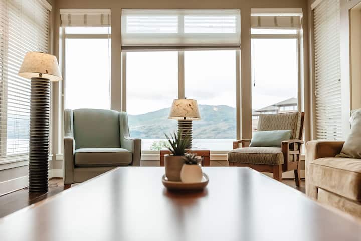 Sunny Skies & Lakeside Views At The Cove Resort - West Kelowna