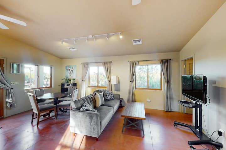 Sunny Studio | Patio | Kitchenettedog Friendly - Marana, AZ