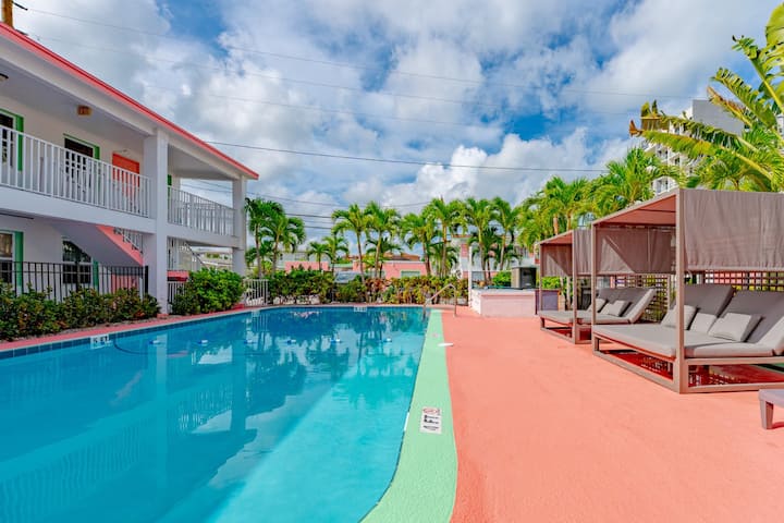 3 Min Walk -> Beach / Heated Pool / Free Parking - Clearwater Beach, FL