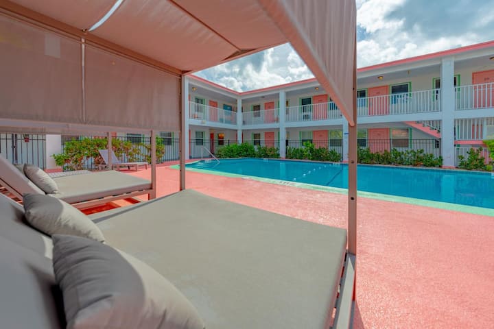 3 Min Walk -> Beach / Heated Pool / Free Parking - Clearwater Beach, FL