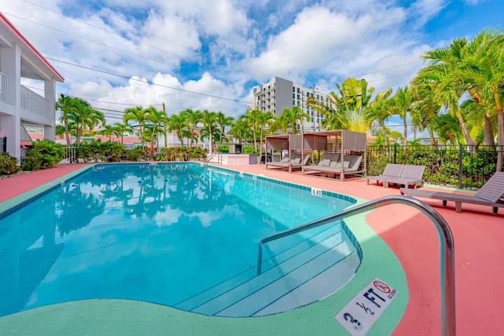 3 Min Walk -> Beach / Heated Pool / Free Parking - Clearwater Beach, FL