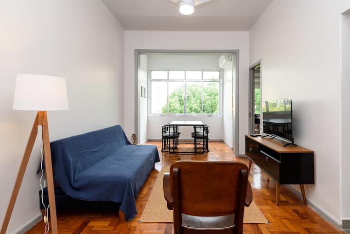 Comfort In Front Of The Metro - Rio de Janeiro