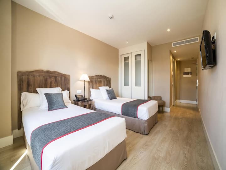 Lovely Double Room (Twin) - Tomelloso