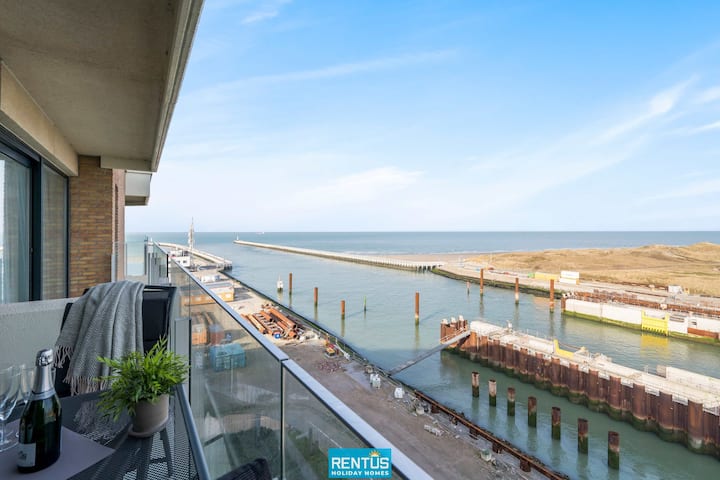 Lighthouse View-pier Facing Apartment With Garage - Nieuport