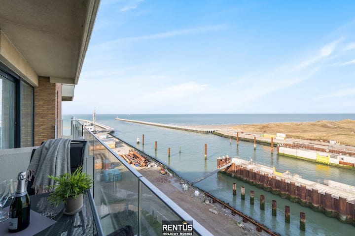 Lighthouse View-pier Facing Apartment With Garage - Nieuwpoort