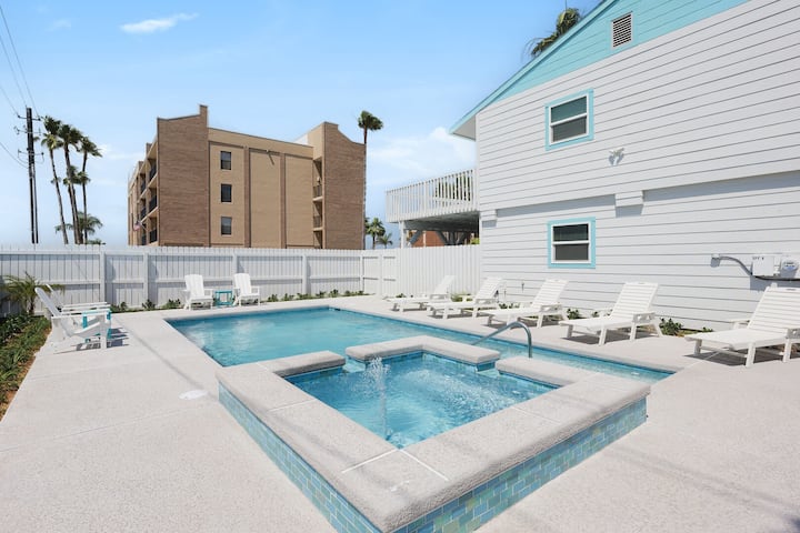 Dog-friendly Cottage W/ Ocean Views! Heated Pool! - South Padre Island, TX
