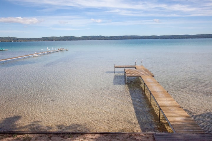 Annex Pet Friendly Cottage Walk To Glen Arbor! - Empire, MI