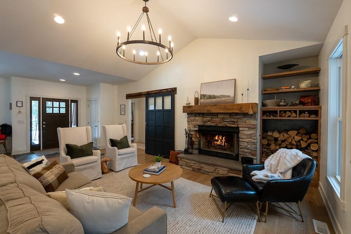 Lake Effect Lodge | Dune Forest Retreat! - Holland, MI