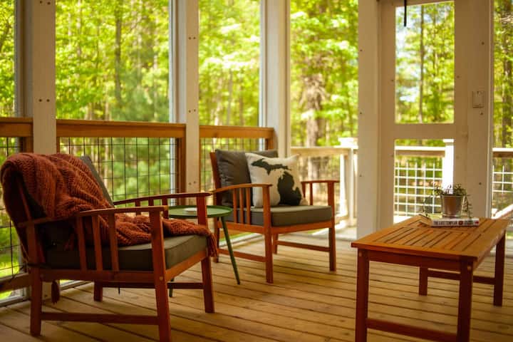 Lake Effect Lodge | 3 Min From Laketown Beach! - Holland, MI