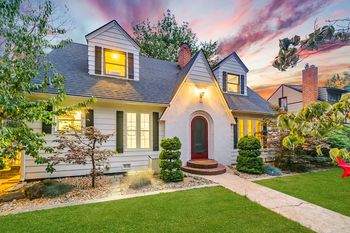 #Habituehomes - Hand House - Hot Tub! 3 Floors! - Boise