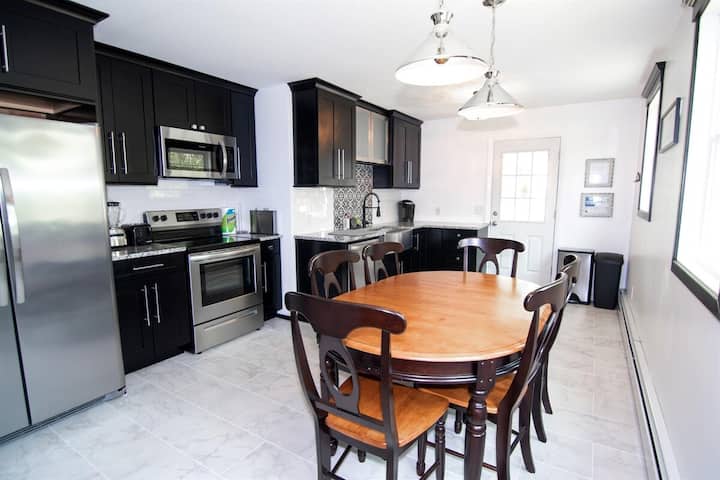 Perfect Family Summer Retreat! - Narragansett, RI