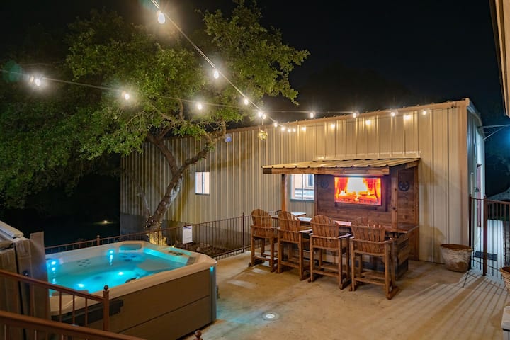 Hot Tub/pool Table/shuffleboard/ On 4.5 Acres - Canyon Lake, TX