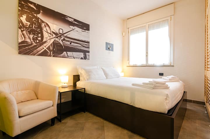 Large Studio Flat With Private Car Park - Bologna