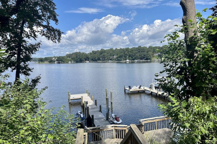 Watch The Sunsets From The Private Pier & Deck - Lake Louise, Crofton
