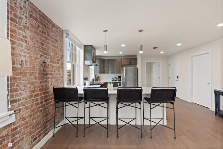 Luxury W King Beds, Pool Table, Central Downtown! - Spokane, WA