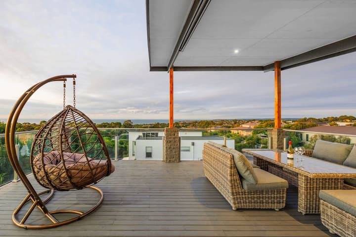 Blissful Sunhill | Pool & Bay Views - Mornington