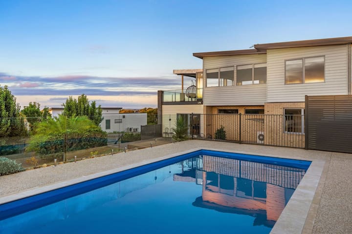 Family Holiday Retreat - Pool & Bay Views - Mount Martha
