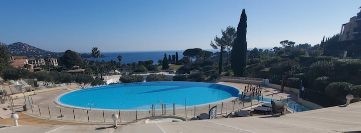 Nid Tout Confort Avec Piscine Et Vue Sur Mer - Fréjus