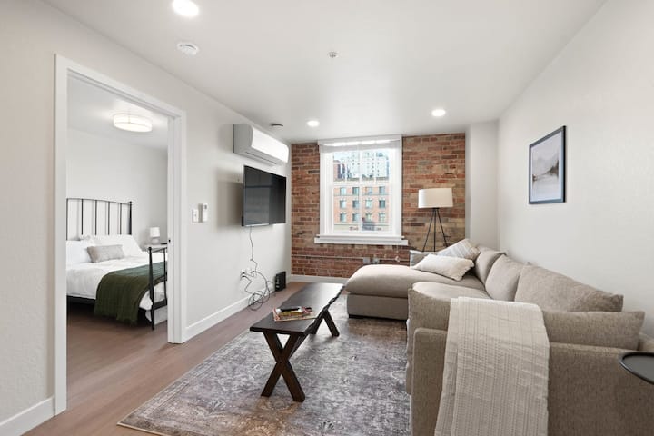 Luxury Exposed Brick Apt | Walk 2 Everything Spo! - Spokane, WA