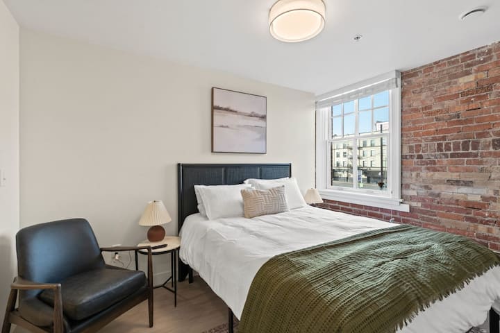 Stay Downtown: Coffee, Brunch & Walk To Everything - Spokane, WA