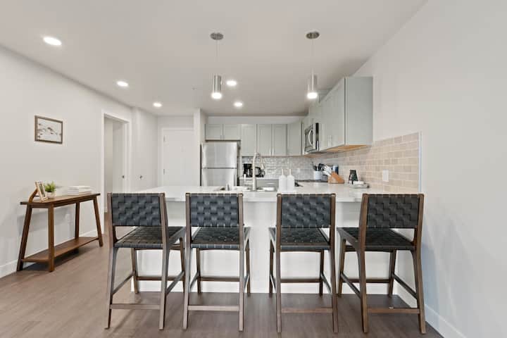 Luxury Downtown Retreat | King Bed, & Pool Table! - 斯波坎