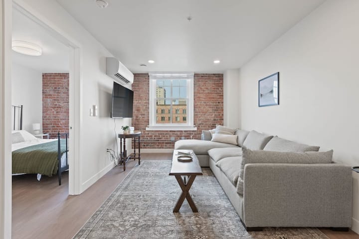 Walk To Riverfront Park! Downtown Gem W Pool Table - Spokane, WA