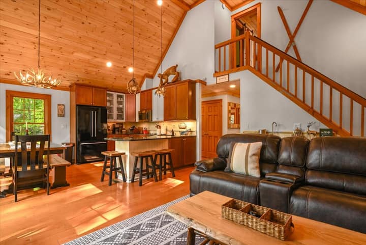 2 Master Bdrm, 2 Min To Camelback - Sleeps 10 - Tannersville, PA