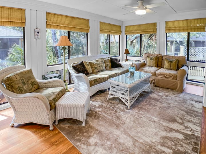 Toosie's Tide - Pet Friendly, 2 Free Gate Passes! - Seabrook Island, SC