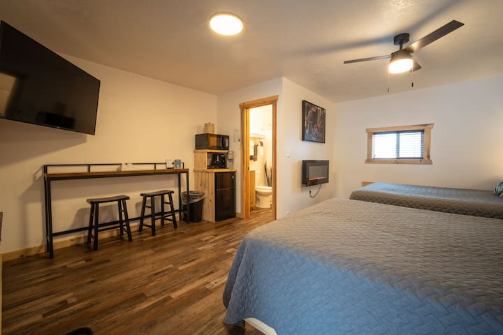 Standard Room, 2 Queen Beds, Non-smoking - Cascade, ID