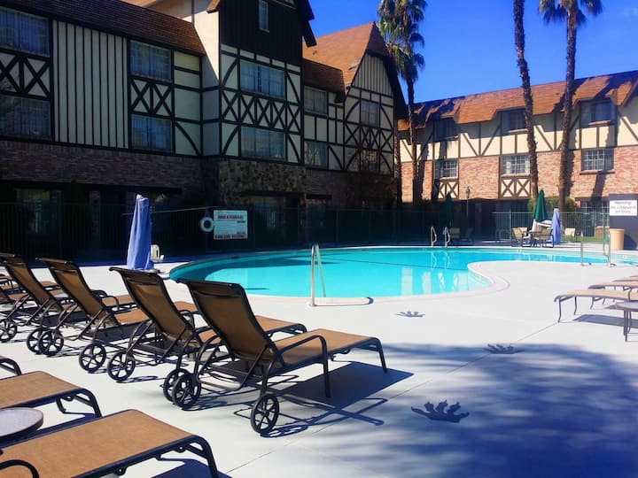 Family-friendly Paradise Near Downtown Disney - Anaheim, CA