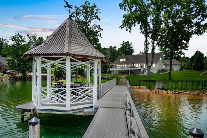 Lakefront Living-game Room, Pets, B-ball Hoop - Mooresville, NC