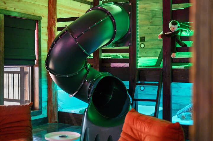 Forest Hideaway Bunks Hot Tub Fire Pit Playground - Broken Bow, OK