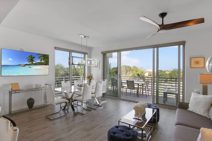 Stylish 2/2 Corner Unit Pool View W/ 2 Terraces - Sarasota, FL
