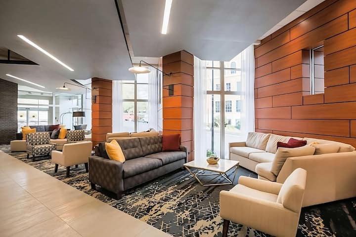 Perfect Downtown Stay For Business Or Leisure - Greenville, SC