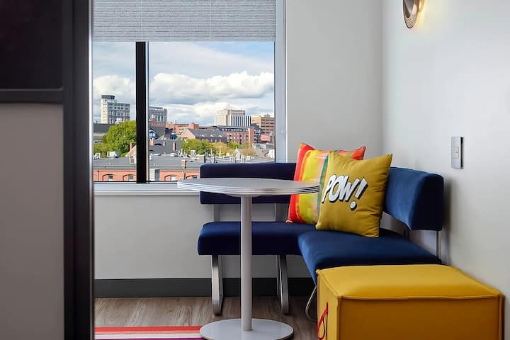 Two Rooms In Downtown Portland Me W/ Parking & Gym - Portland, ME