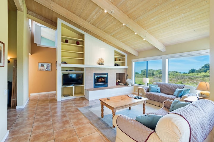 Deer View | Hot Tub & Filtered Ocean Views - Sea Ranch, CA