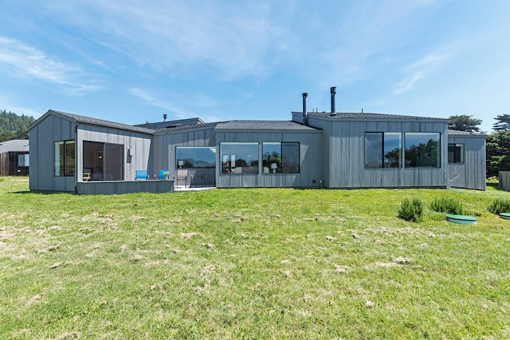 Deer View Hot Tub & Filtered Ocean Views - Sea Ranch, CA