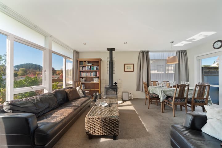 The Orchard House - Turangi Holiday Home - Tūrangi