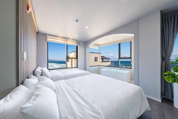 #대진해변 #라라서프 #대진항 202호(오션뷰트윈/욕조/테라스) - Donghae-si