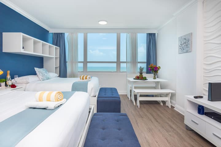 Oceanfront View Apt Resort With Free Valet Parking - Miami Beach, FL
