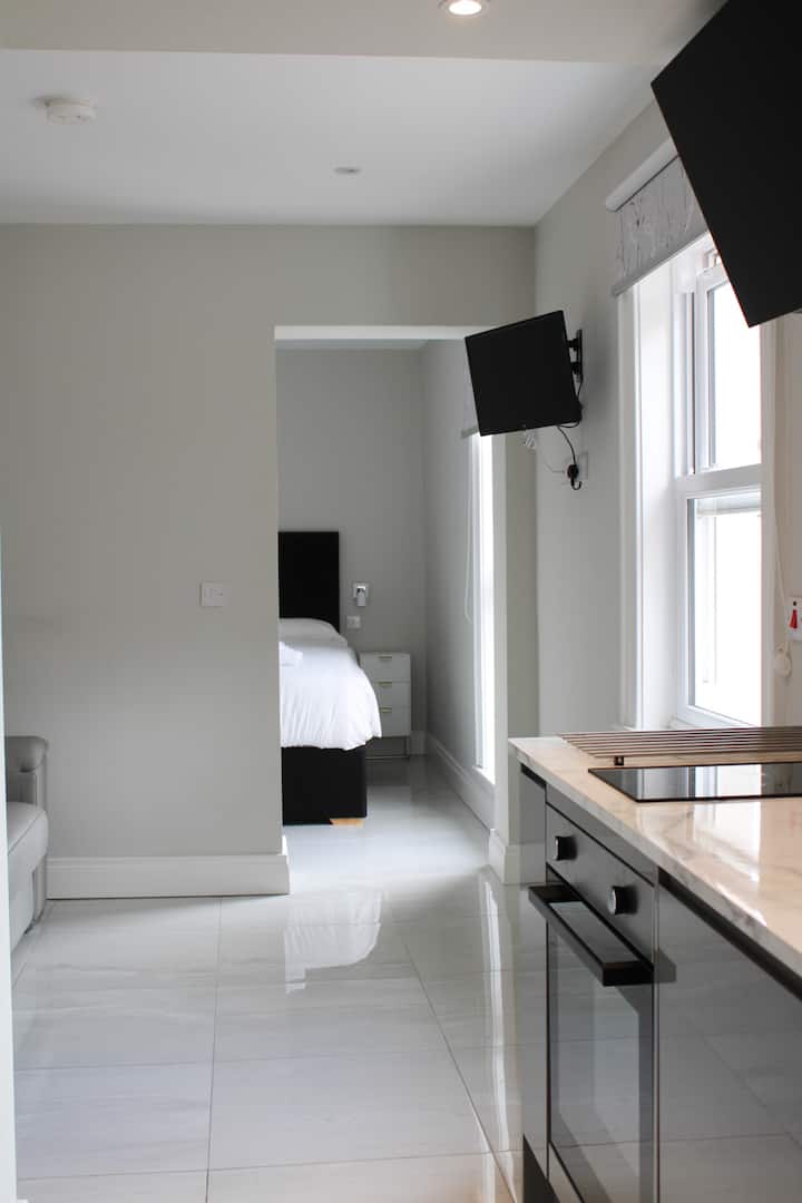 Courtyard Apartment With Private Bathroom - 벨파스트