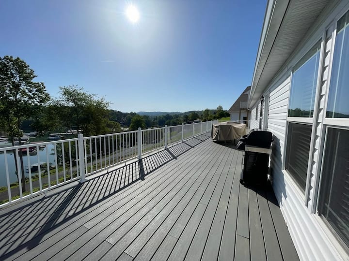 Farm Charm: Lakeview, Spacious, Modern 5bd - Chuck Swan State Forest, Sharps Chapel