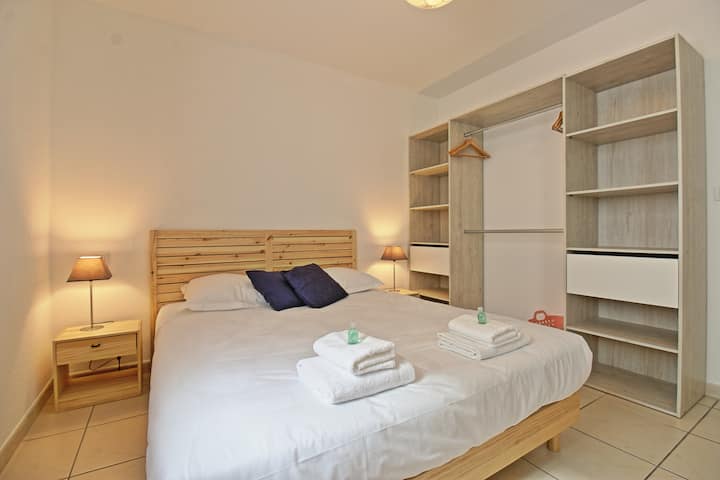 L'écluse : Parking, Terrasse & Centre à Pied - Nîmes