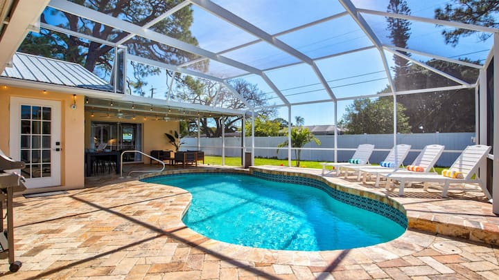 Coastal Gem | Private Saltwater Pool & Game Room - Bradenton, FL