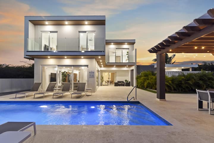 3br 2.5ba | Chic Haven With Resort Style Pool - Aruba