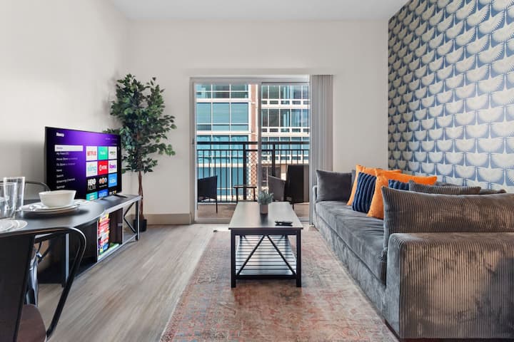 Panther | City Views, Free Parking, Stadium, Gym - Charlotte, NC