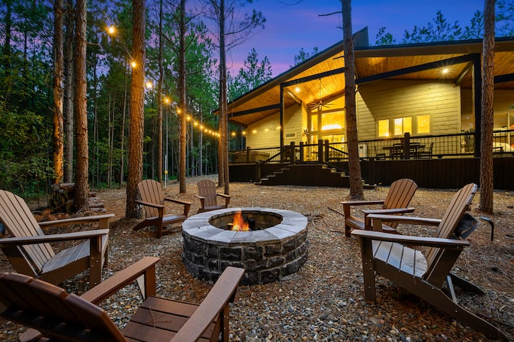 Ping Pong, Arcade, Hot Tub, Firewood Provided - Broken Bow, OK