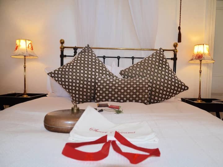 Standard Room With Victorian Bath - Darling